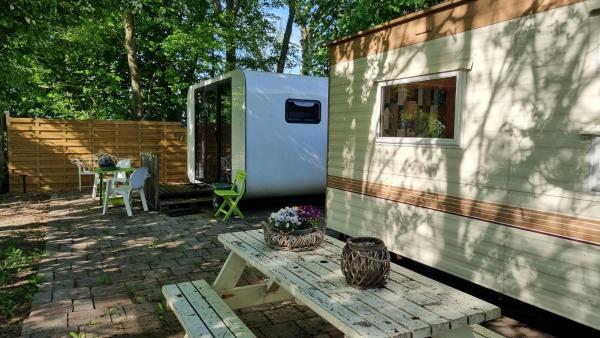 City Farmer Farmyard Stays, Sleep Easy, Stay Rural, Explore Amsterdam - Amsterdam