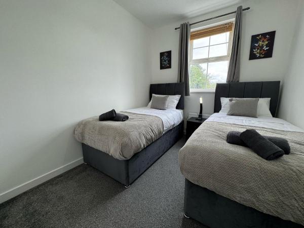 6 Bed-sleeps 11-private Garden-free Parking - Leicester