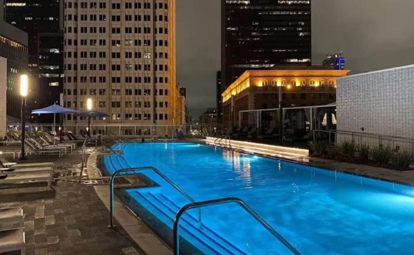 Stylish 3br High-rise With Pool, Hot Tub & Rooftop Views - Downey, CA