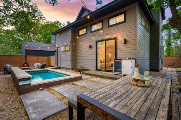 Private Pool Firepit Patio Steps To East Austin Dining Music Art Murals - Austin, TX