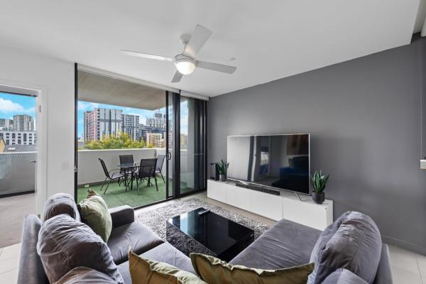 Central Apt Close To Hospital With Pool And Car Park! - Virginia