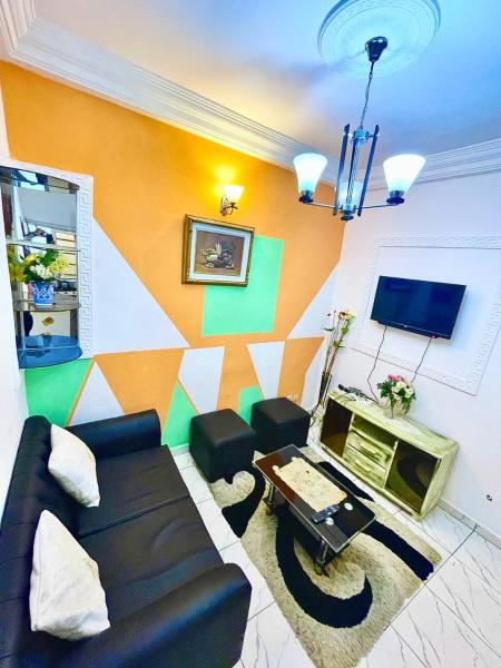 Studio A2 Fustel City Bonamoussadi Santa Lucia,wifi, Chaînes Tv, Gardien - Douala