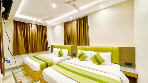 Hotel Premium K-p Near Mansa Mata Temple And Railway Station -Fully Air Conditioned Rooms With Wifi-lift And Restaurant- A Top Rated Hotel In Haridwar - Haridwar