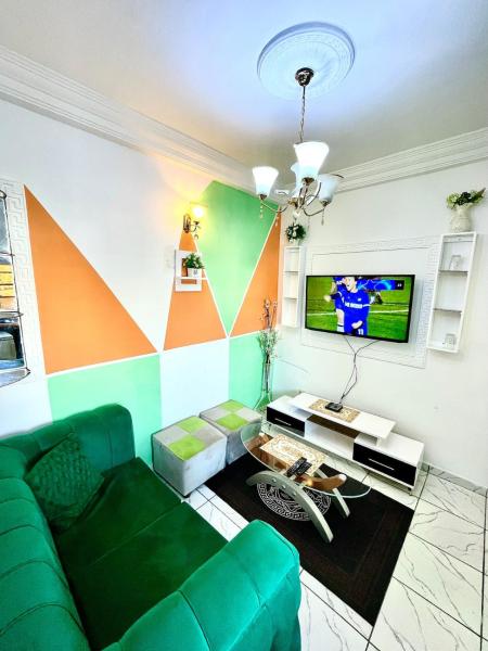 Studio A3 Fustel City Bonamoussadi Santa Lucia, Wifi, Chaines Tv, Gardien - Douala
