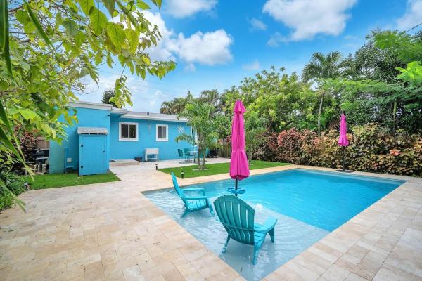 The Frolics -Stunning Wilton Manors Pool Home - Sunrise, FL