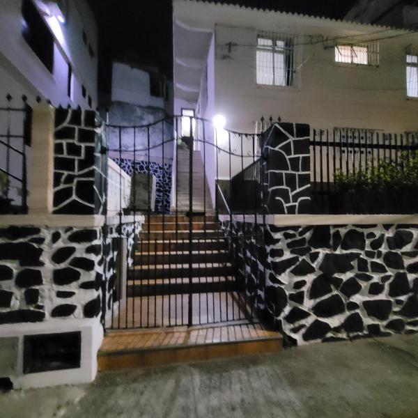 Casa Em Rua Tranquila A 200 Metros Do Agito Do Rio Vermelho E Praia - Salvador