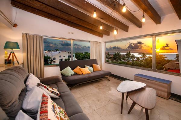 Cascadas,stylish Family Villa Poolside Steps From Beach - Cancún