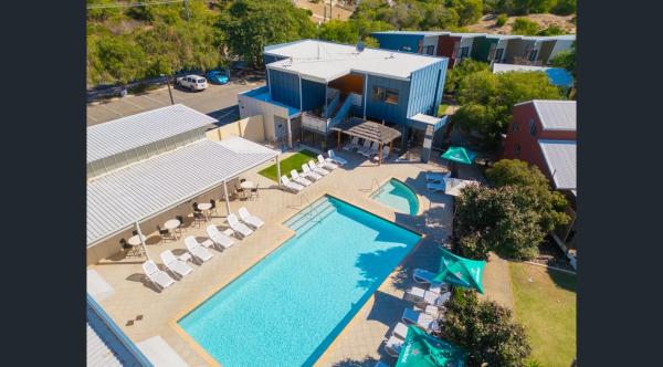 South-west Getaway! Pool, Tennis & Foxtel - Preston Beach