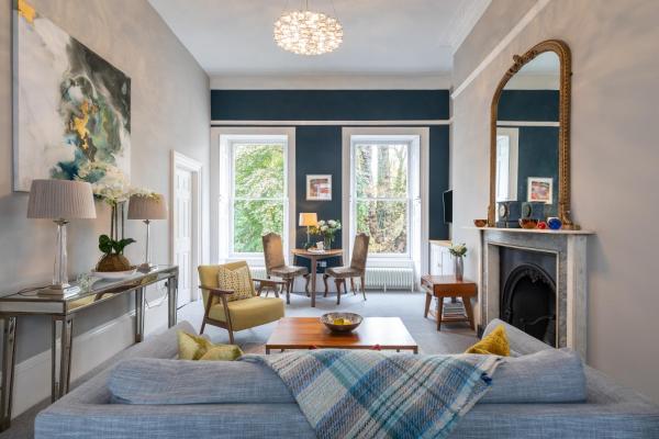 Spacious, Light-filled Central Period Apartment - Bradford-on-Avon