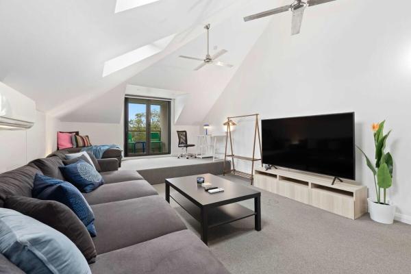 Spacious City Retreat By Victoria Park - Mosman