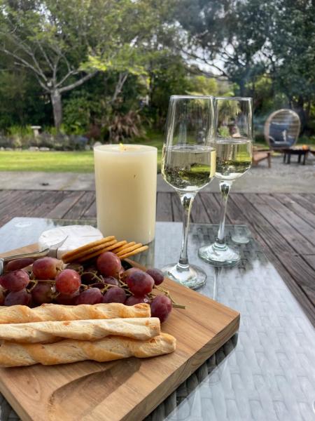 Willow & Waves- Huge Outdoor Space & Full Kitchen - West Coast