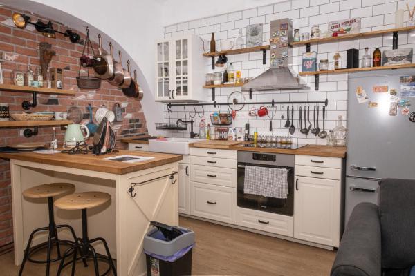 Varady's 1 Bedroom Apartment In Historic Center - Koszyce