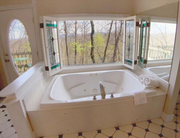 Ozark Spring Cabin 06 Spring Haven King Spa Tub - Eureka Springs, AR