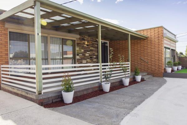 Renovated Three Bedroom House In Prime Werribee Location -