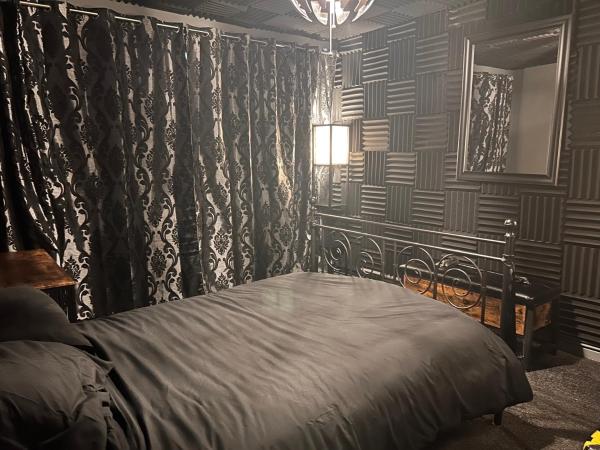 Asmodeus Studio - Kinky Adult Only Stay - Gloucester, UK