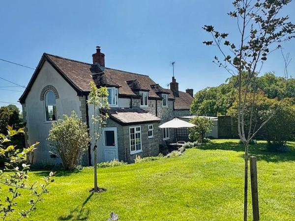 Charming Modernized Country Cottage Near Mere, Wiltshire - Wiltshire