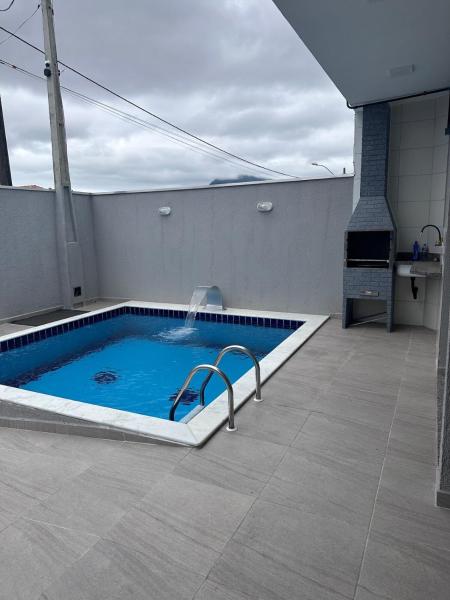 Casa Com Piscina Em Peruíbe - Peruíbe