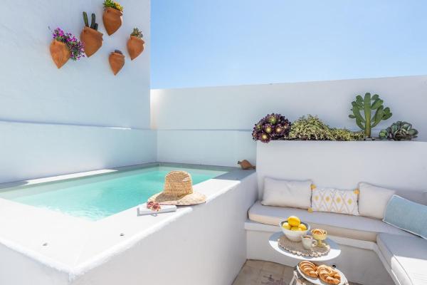 La Perla Del Pueblo - 4-bed Retreat - Pool & Sea Views - Costa Tropical