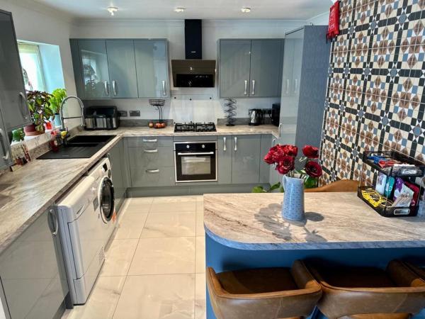 4 Bed Masonette With Garden - Enfield, UK