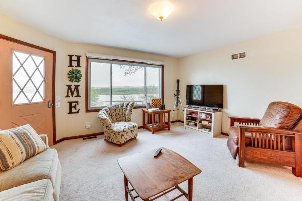 Watch The Sunrise At This Quaint Lake-view Cottage - Peoria, IL