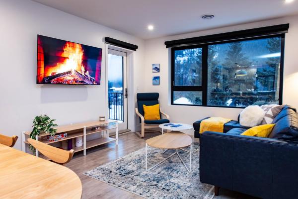 Separate Reality Retreat By Revelstoke Vacations - Revelstoke