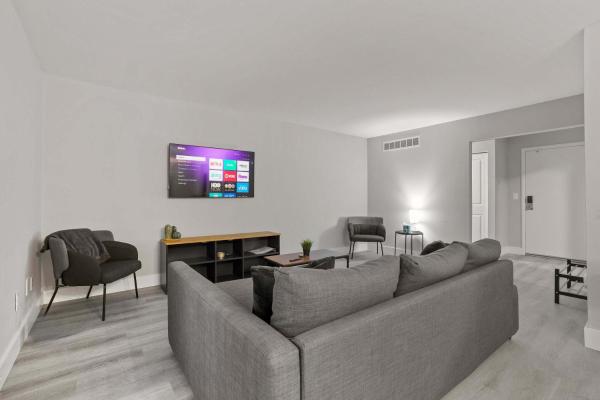 Urban Oasis Sleek Cozy & Well-located - Lake Erie, PA
