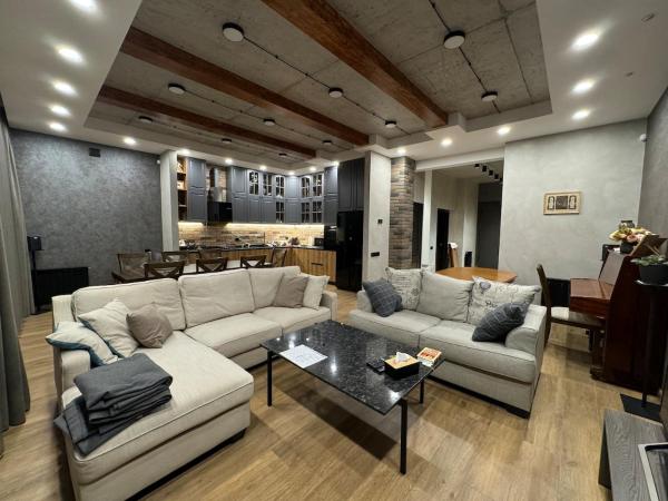 Lovearmenia - 耶烈萬