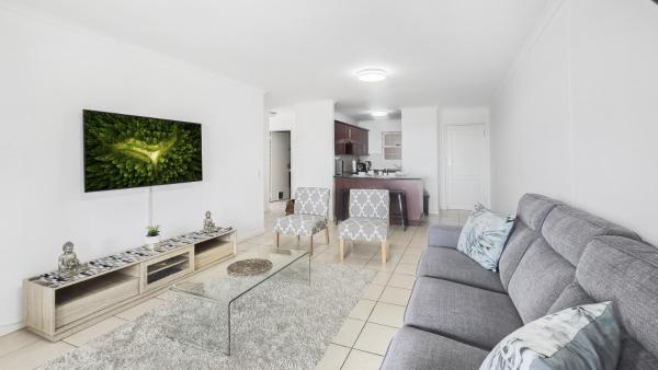 Homely 3 Bedroom Apartment In Villa Italia Century City - Fokváros