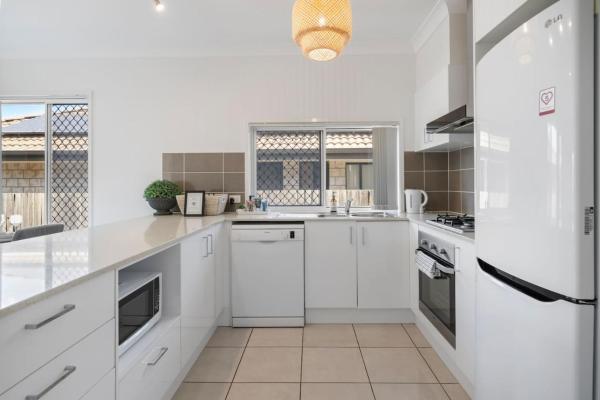 Modern 3br Home In Peaceful Deebing Heights - Ipswich