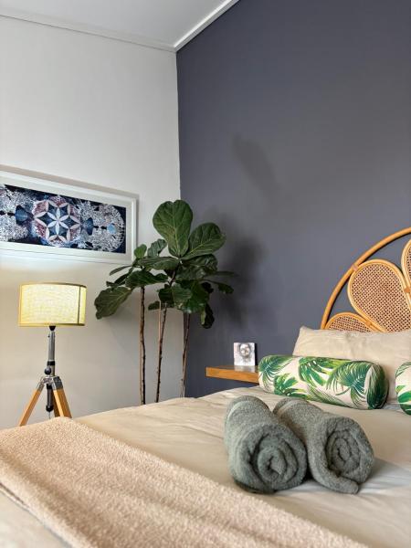 Hermanus Waterfront Studio Apartment , Modern And Cosy With Workspace - Hermanus