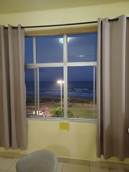 Frontline Holiday Apartment - Durban