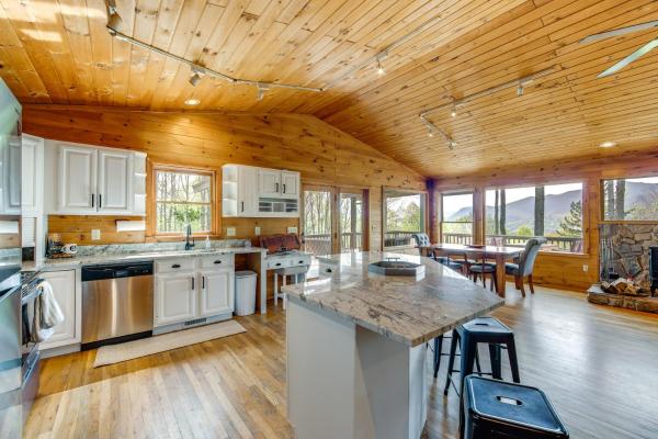 10 Mi To Waynesville Cabin With Hot Tub And Mtn Views - North Carolina