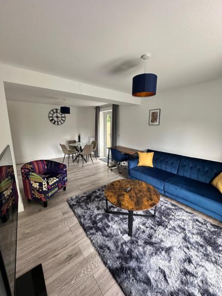 Contemporary Comfort 2 Bed Home - Godalming