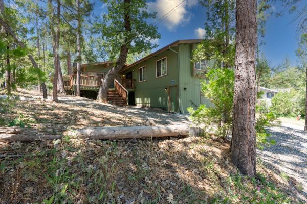 Immersed In Nature Manzanita Cabin With Hot Tub - Bass Lake, CA