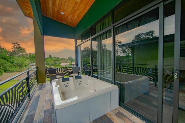 Paraiso Lima -King Bed And Balcony With Jacuzzi, Fast Wifi, Ev Powering Included! Only 5 Minutes To La Fortuna - La Fortuna