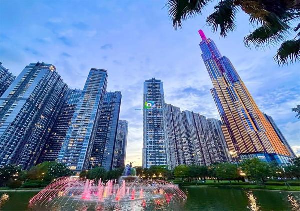 The Vinhomes Central Park Apartments - The Buildings Surrounding Landmark 81 - Ho Chi Minh City