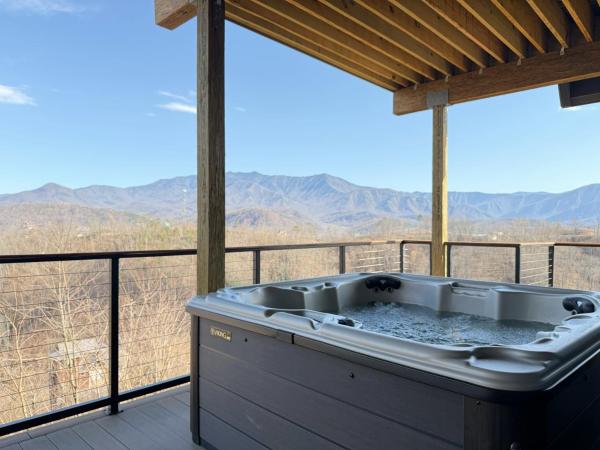 The Lookout At Chalet Village Hot Tub Games More - Gatlinburg, TN