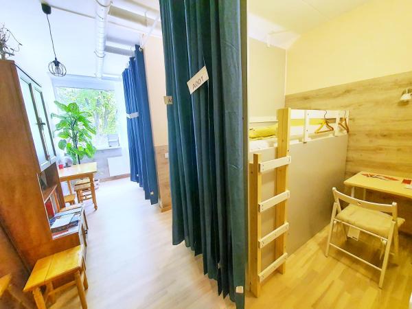 Tokyo Vibes - Private Sleeping Pods Hostel, Self Check-in - Belarus