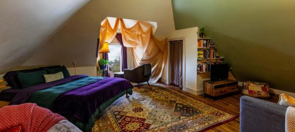 Centrally Located With Lake Views - Shelburne, VT