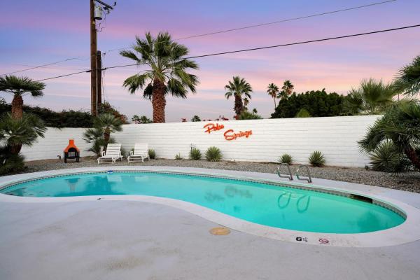 Retro Desert Retreat - Ideal Palm Springs - Palm Springs, CA