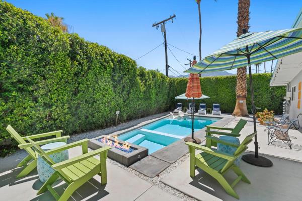 Modern Heart Oasis - Palm Springs, CA