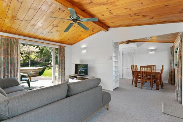 Bellbird Cottage With Lake And Mountain Views - Taupo