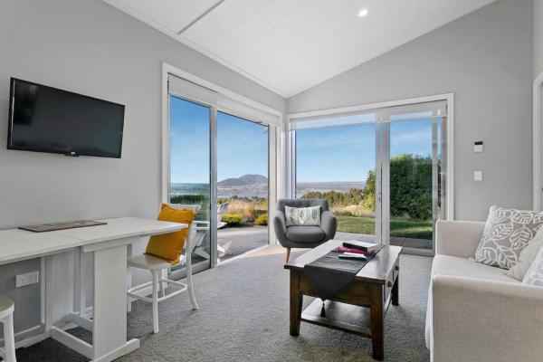 Highland House, Luxury 3br With Panoramic Lake Views - 타우포