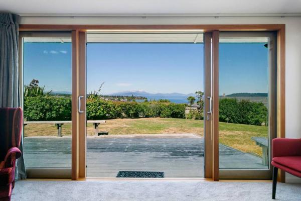 Ultimate Retreat With Heated Floors And Private Mineral Spa - Taupō