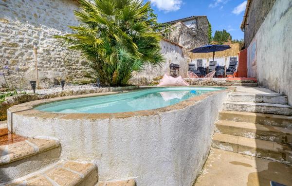 Awesome Home In Tonnay-boutonne - Charente-Maritime