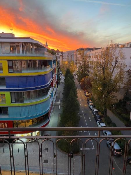 Apartment With Nice View And Balcony - Near The Metro - Budapest