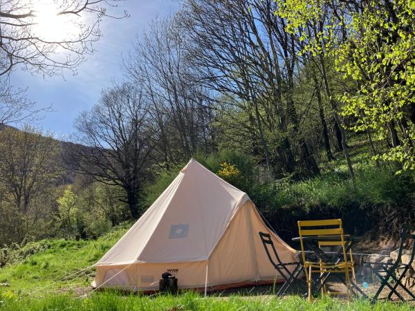 Tente Tipi En Pleine Forêt - Thueyts