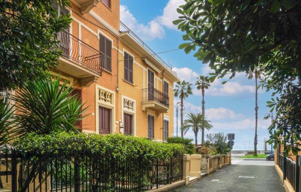 2 Bedroom Beautiful Apartment In Chiavari - Chiavari