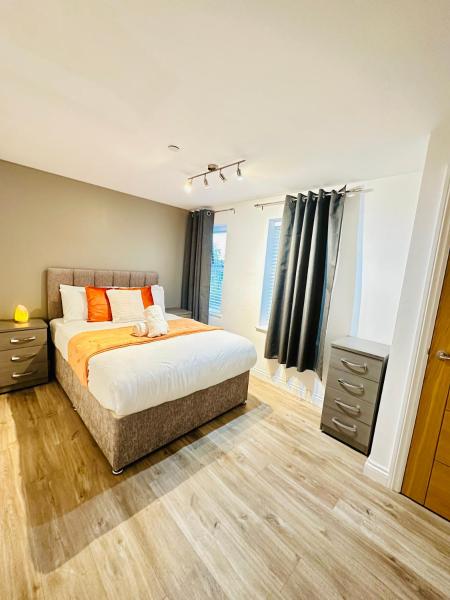2 Beds Mint Drive With Secure Car Or Van Park W Wifi-netflix No Deposit Required - West Midlands