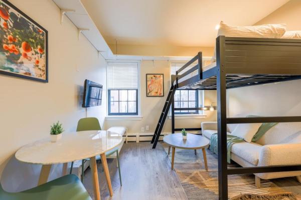 Unique South End Studio - Quincy